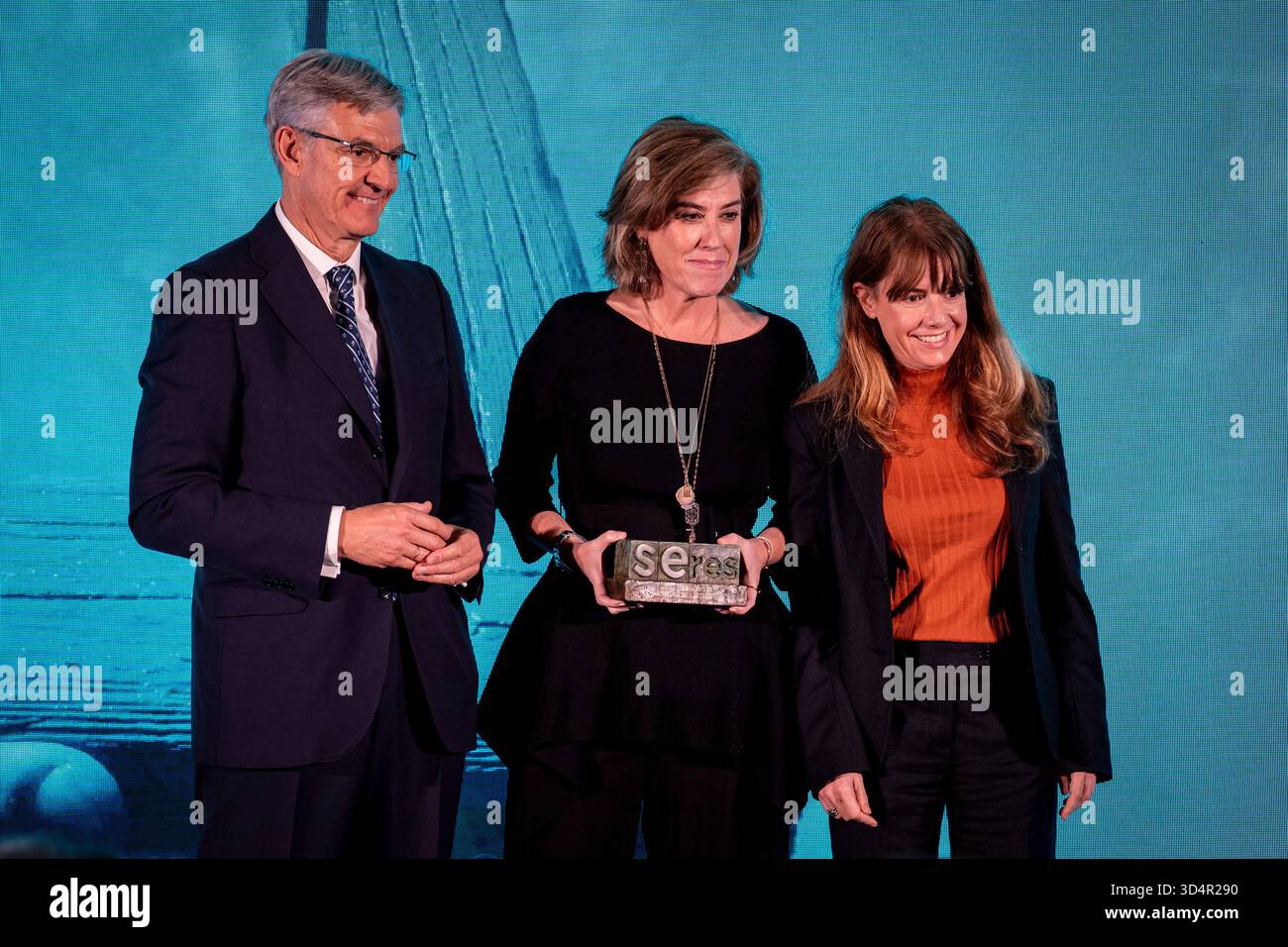 The CEO of Grupo Rodilla, María Carceller (c) and the president of the ...