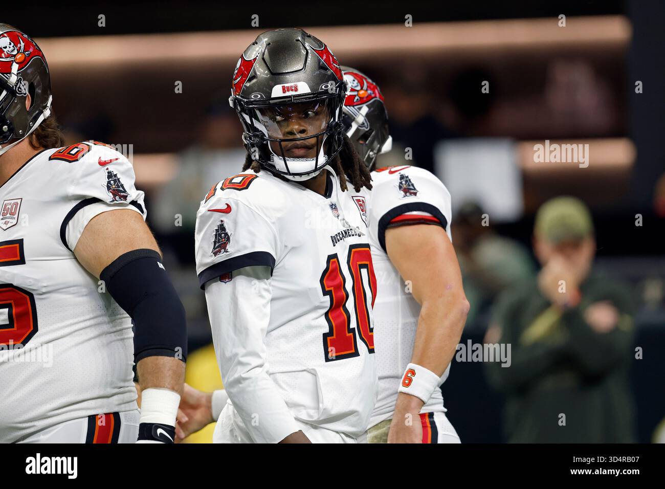 Tampa Bay Buccaneers quarterback Teddy Bridgewater (10) warms up before ...