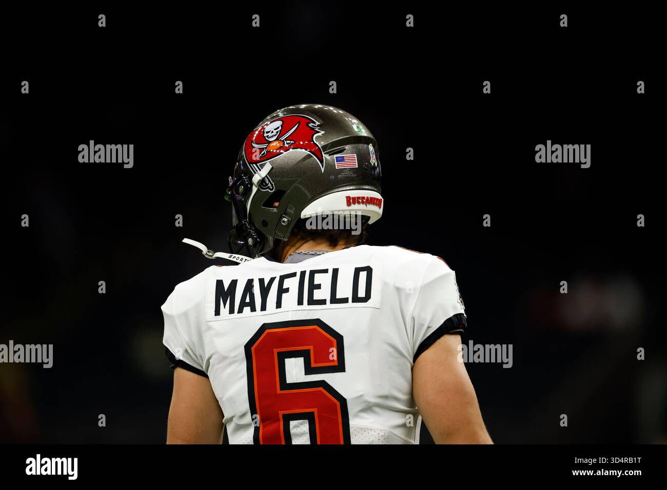 Tampa Bay Buccaneers quarterback Baker Mayfield (6) warms up before an ...