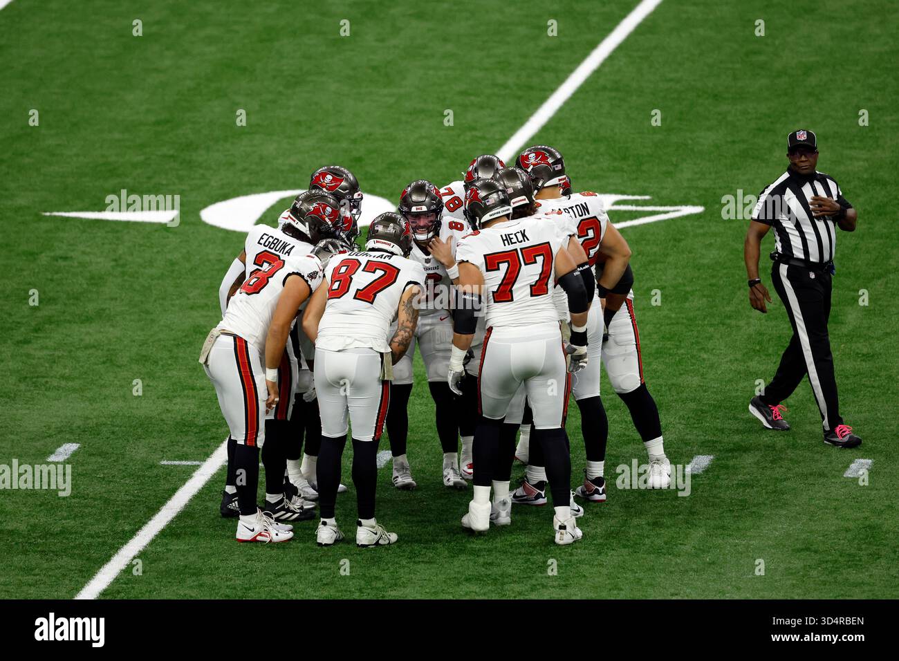 An elevated view as Tampa Bay Buccaneers quarterback Baker Mayfield (6 ...
