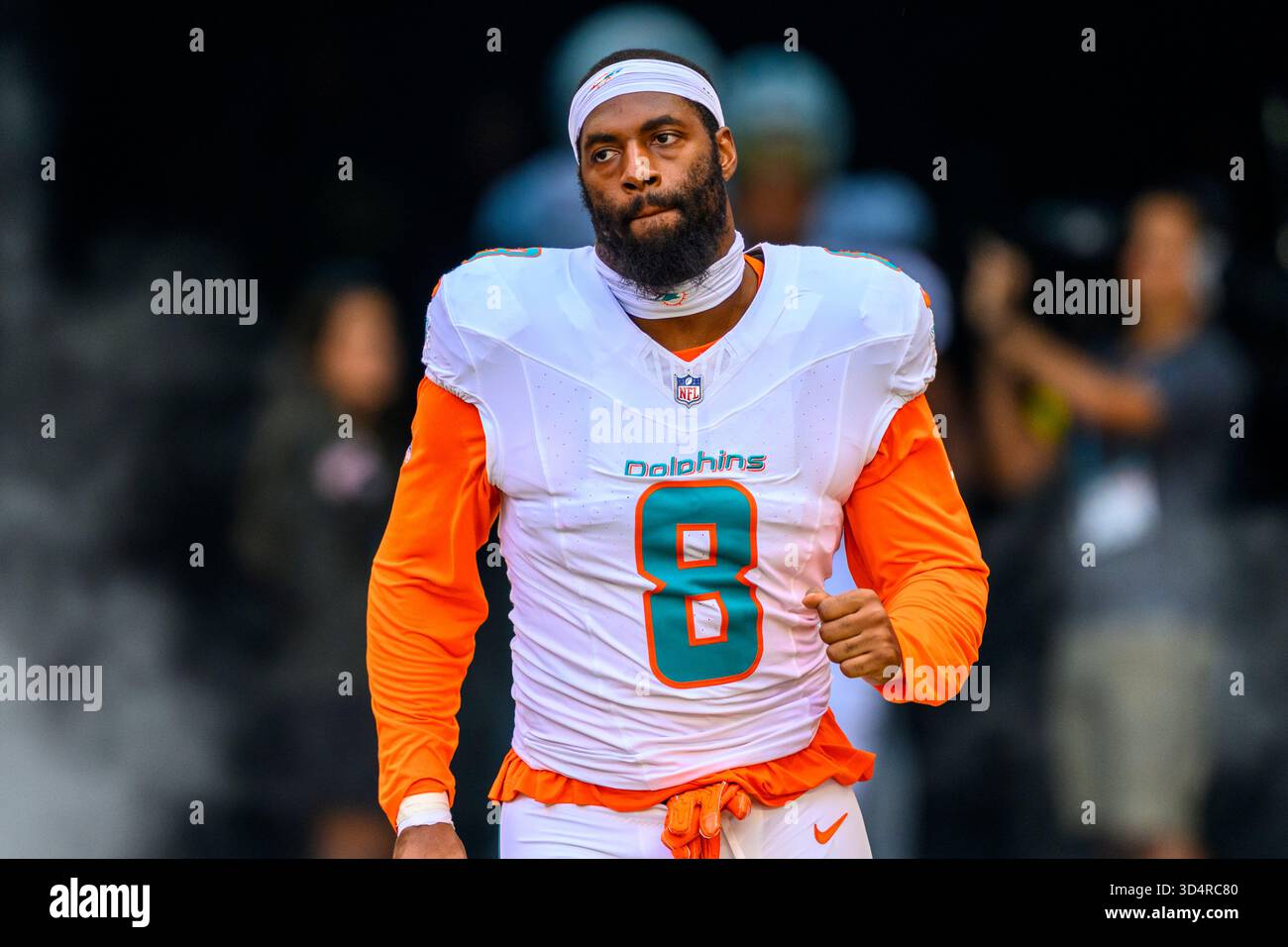Miami Dolphins linebacker Matthew Judon (8) runs onto the field during ...