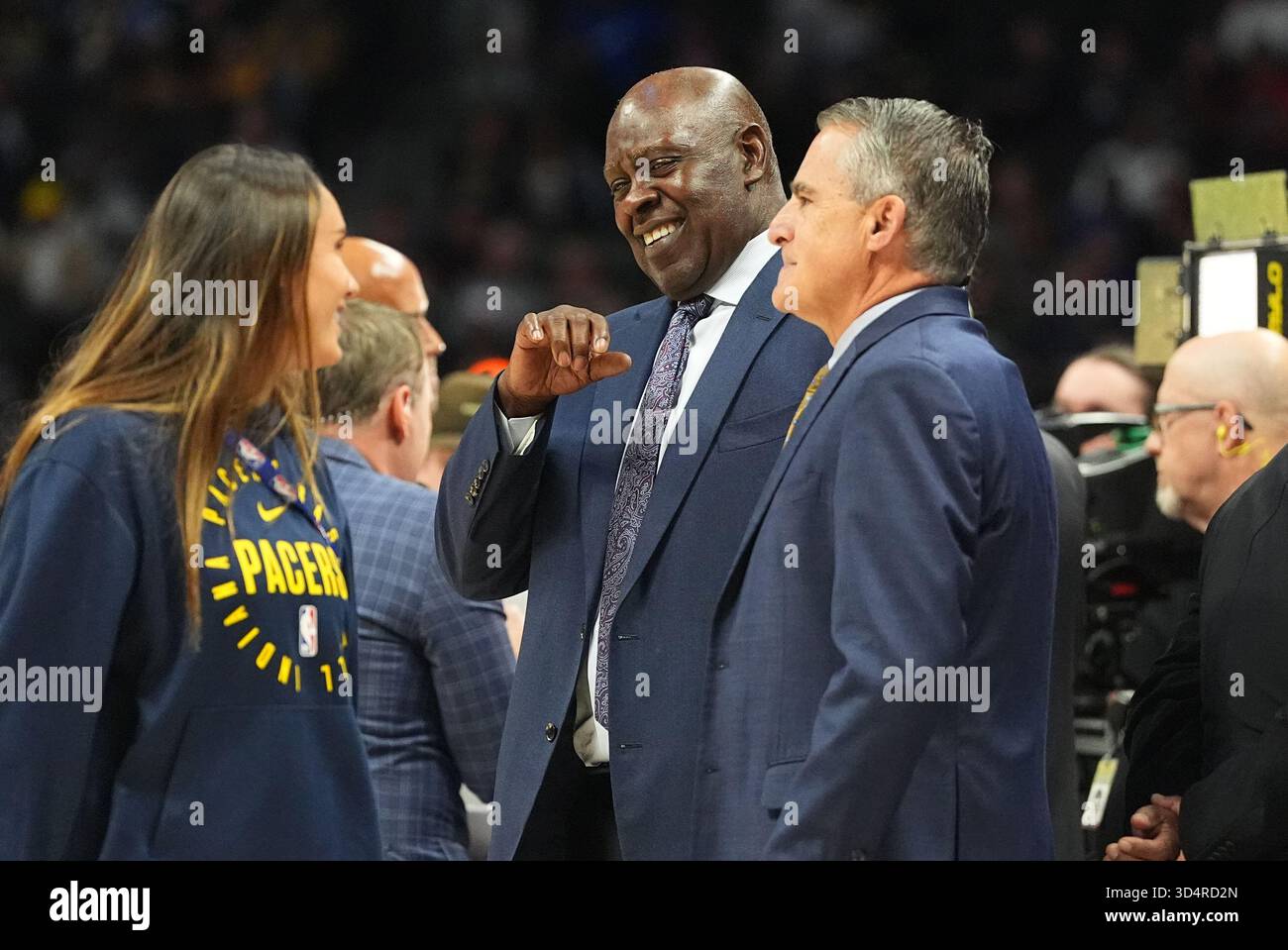 Indiana Pacers television announcers Quinn Buckner, back, and Chris ...