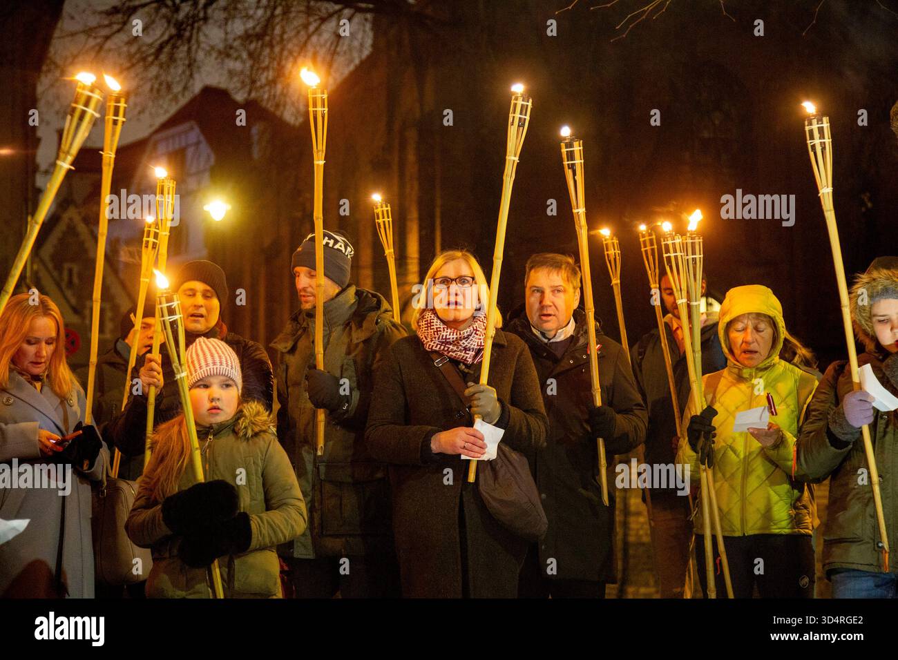 (251112) -- RIGA, Nov. 12, 2025 (Xinhua) -- People attend a torchlight ...