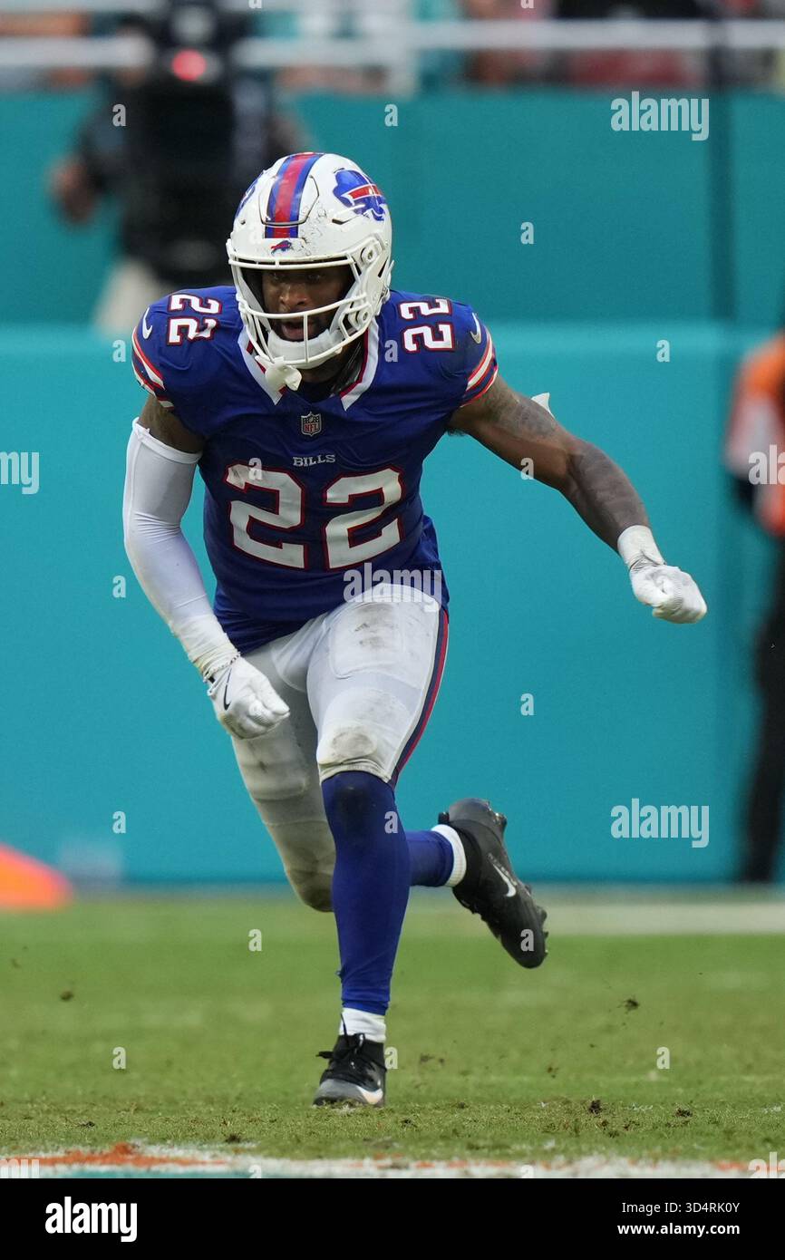 Buffalo Bills running back Ray Davis (22) tries to recover an onside ...