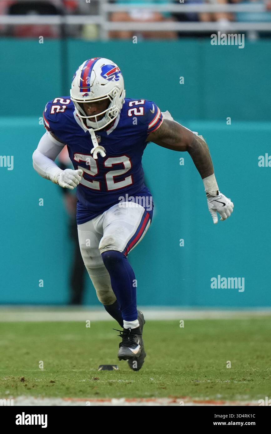 Buffalo Bills running back Ray Davis (22) tries to recover an onside ...