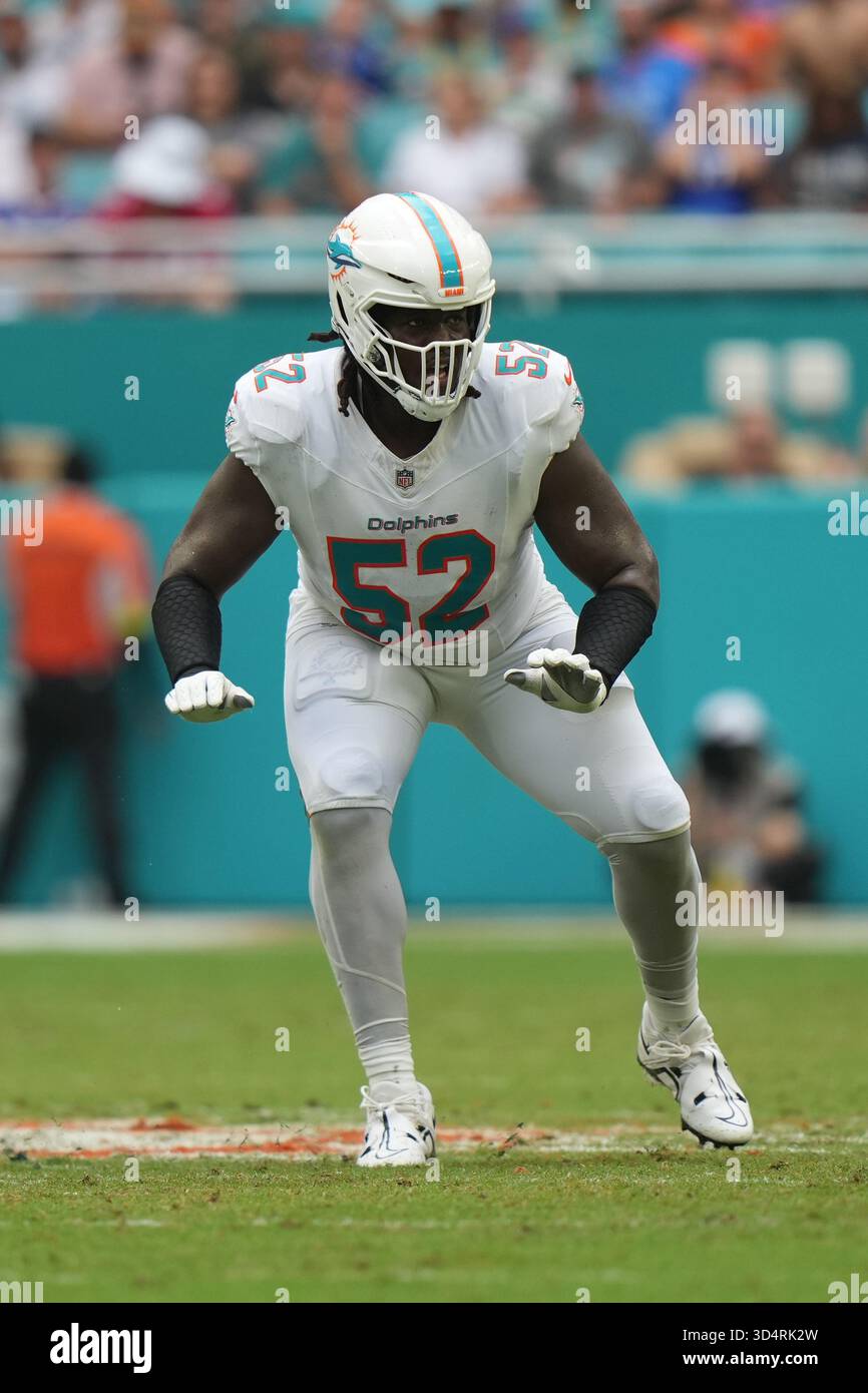 Miami Dolphins offensive tackle Patrick Paul (52) protects the pocket ...
