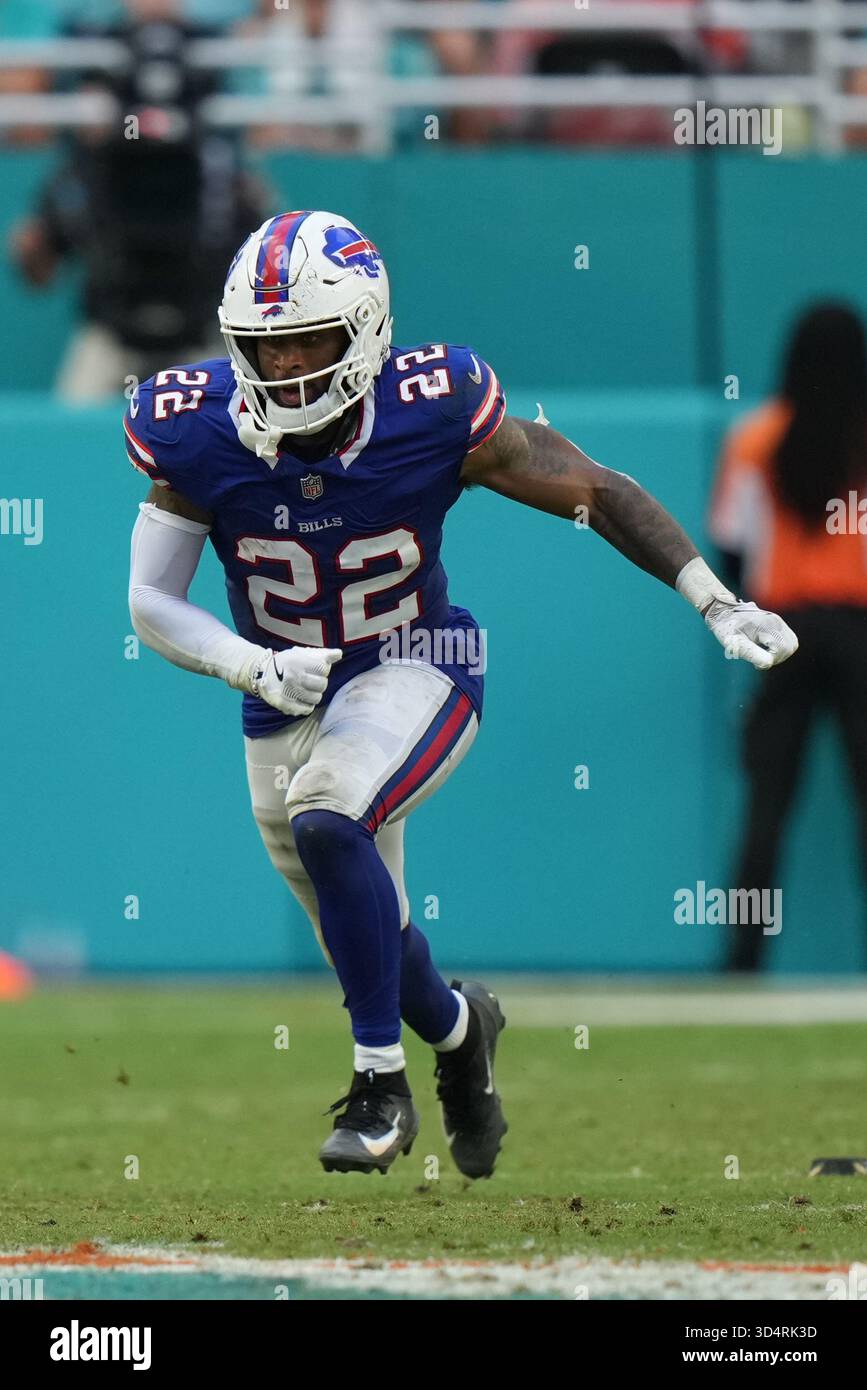Buffalo Bills running back Ray Davis (22) tries to recover an onside ...