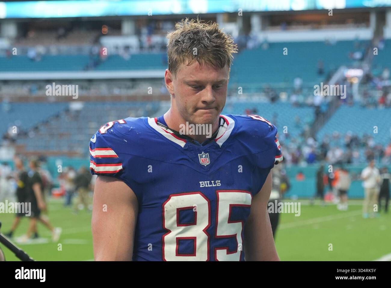 Buffalo Bills tight end Jackson Hawes (85) leaves the field following ...
