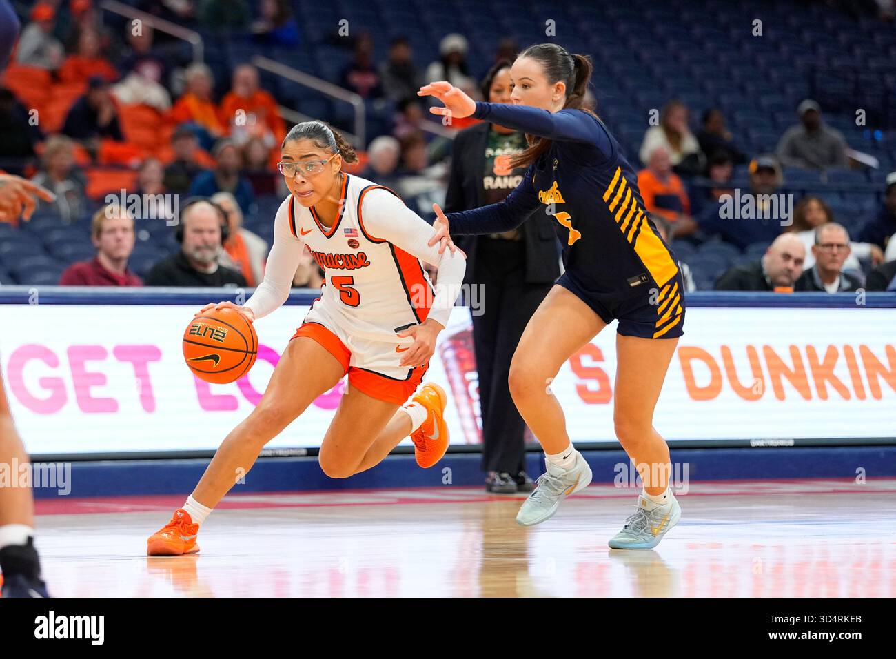 SYRACUSE, NY - NOVEMBER 11: Syracuse Orange Guard Laila Phelia (5 ...