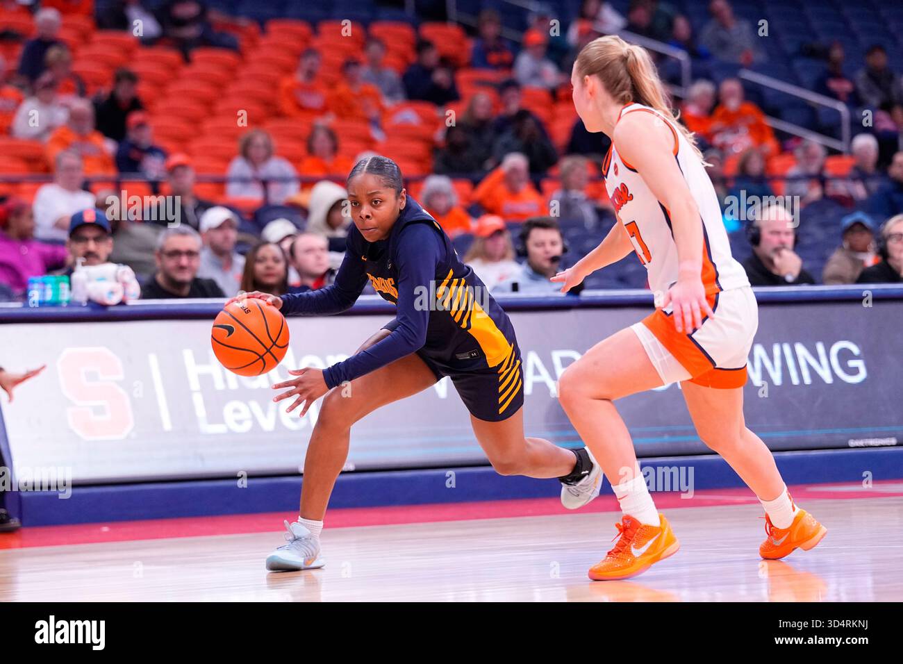 SYRACUSE, NY - NOVEMBER 11: Canisius Golden Griffins Guard Saige ...