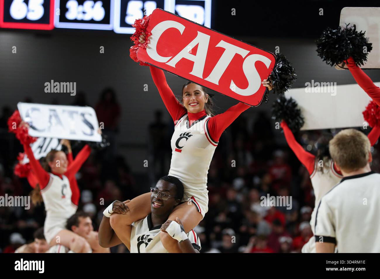 CINCINNATI, OH - NOVEMBER 11: Cincinnati Bearcats cheerleaders perform ...