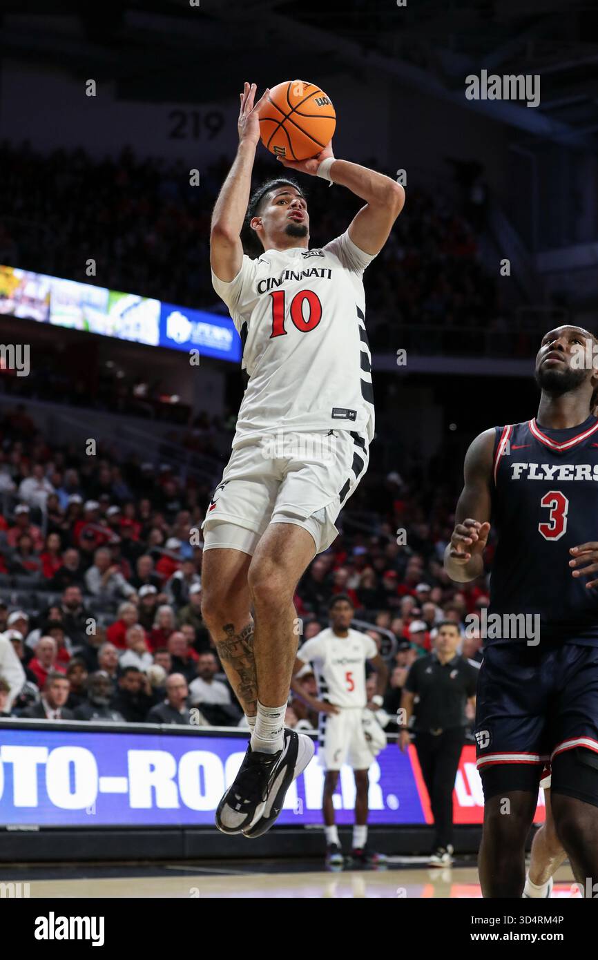 CINCINNATI, OH - NOVEMBER 11: Cincinnati Bearcats guard Shon Abaev (10 ...