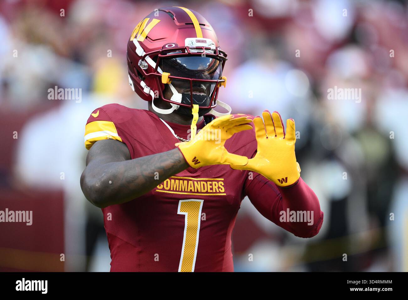 Washington Commanders wide receiver Deebo Samuel (1) warms up before an ...
