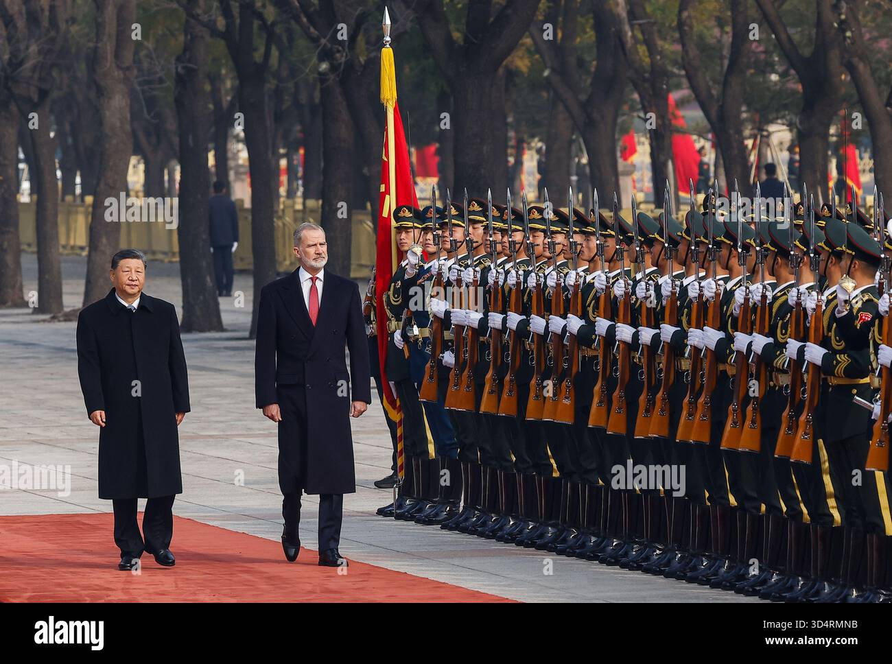 Spain's King Felipe VI, right on the red carpet, and Chinese President ...