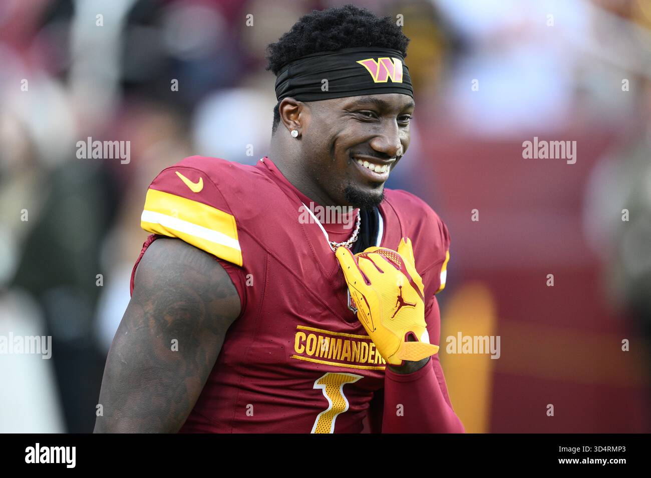 Washington Commanders wide receiver Deebo Samuel (1) warms up before an ...