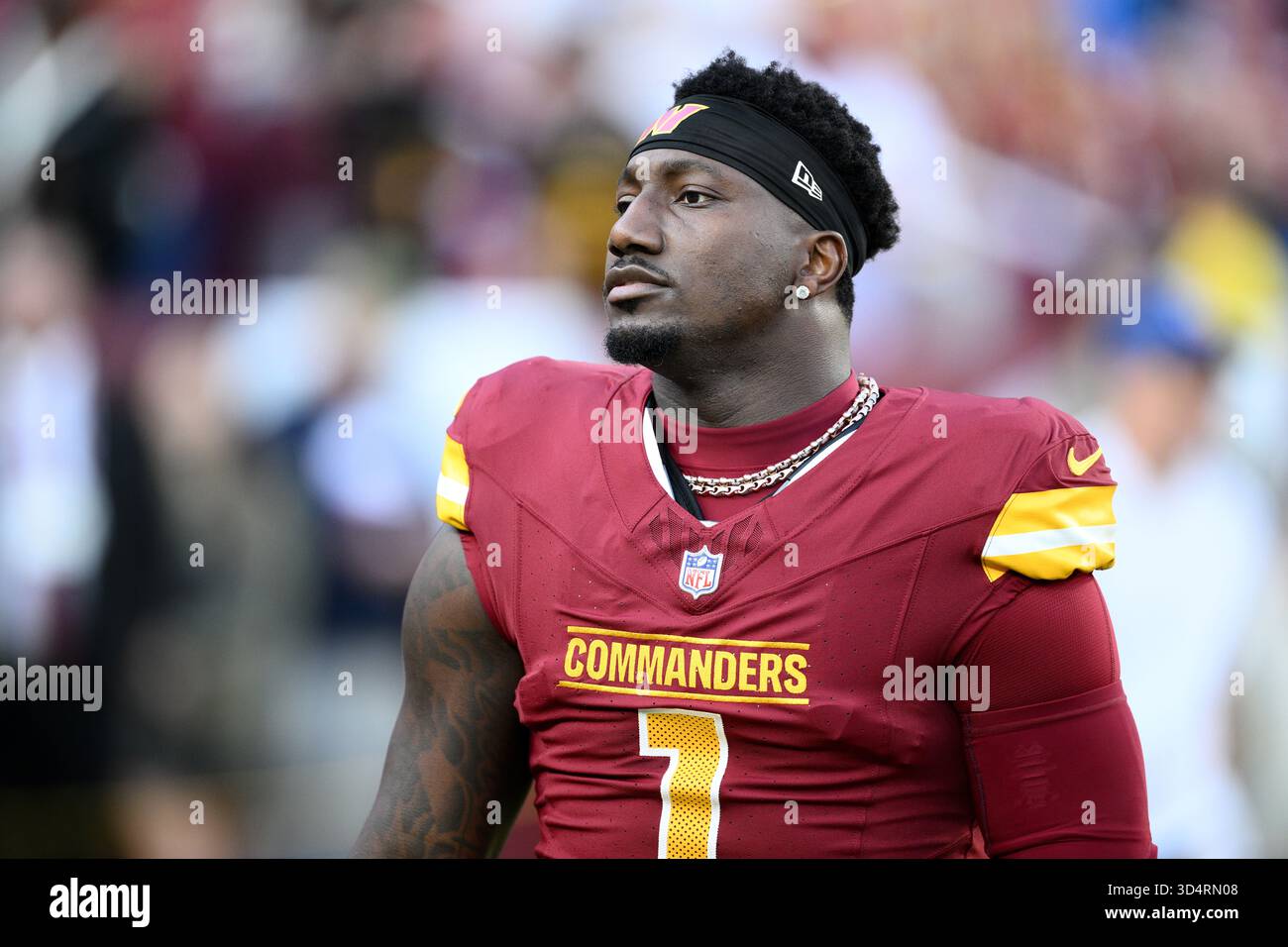 Washington Commanders wide receiver Deebo Samuel (1) warms up before an ...