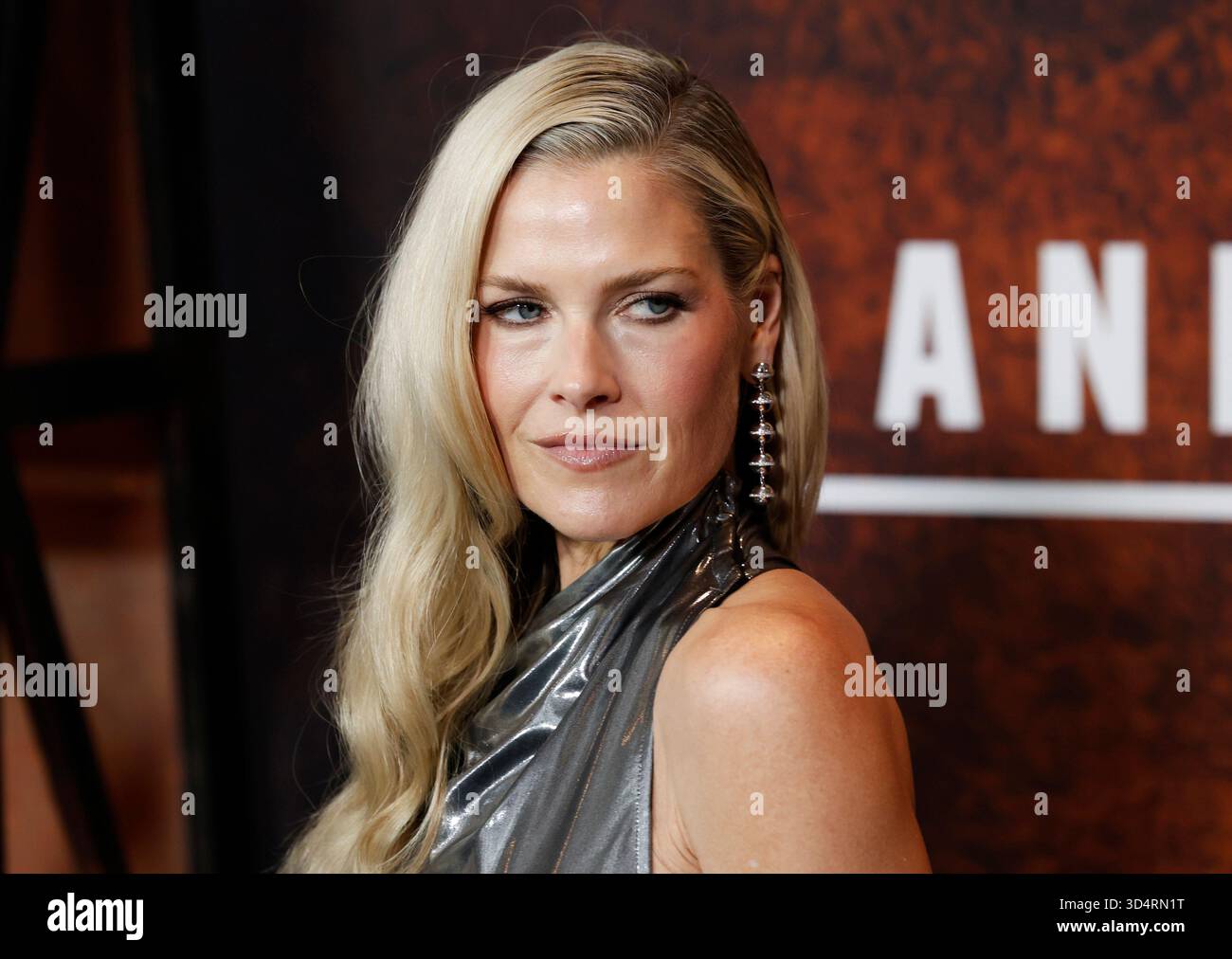 Ali Larter arrives on the red carpet for Paramount+'s "Landman" Season ...