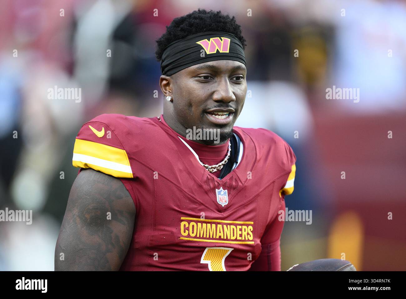 Washington Commanders wide receiver Deebo Samuel (1) warms up before an ...