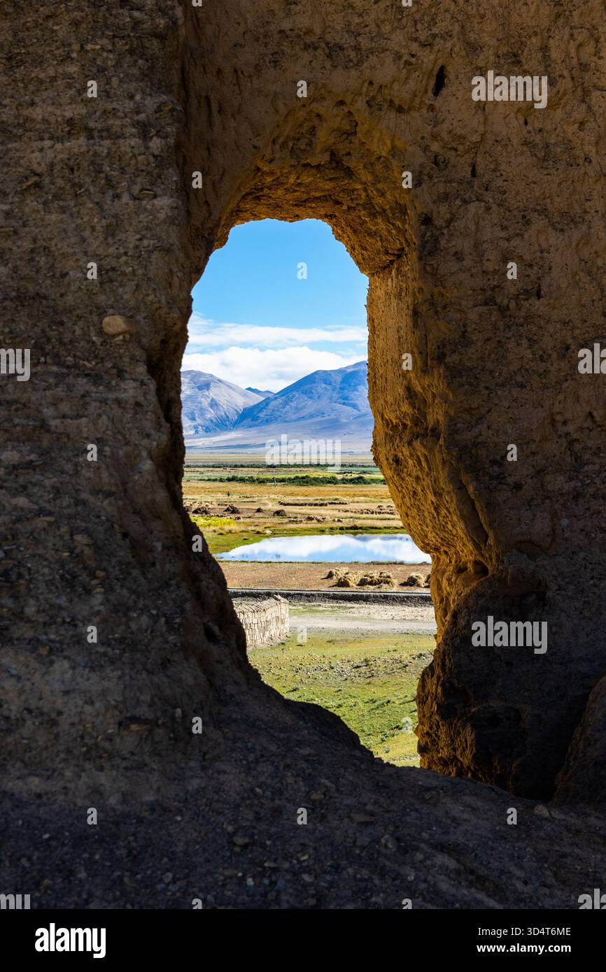 SHIGATSE, CHINA - SEPTEMBER 25, 2025 - Ruins of the ancient castle in ...