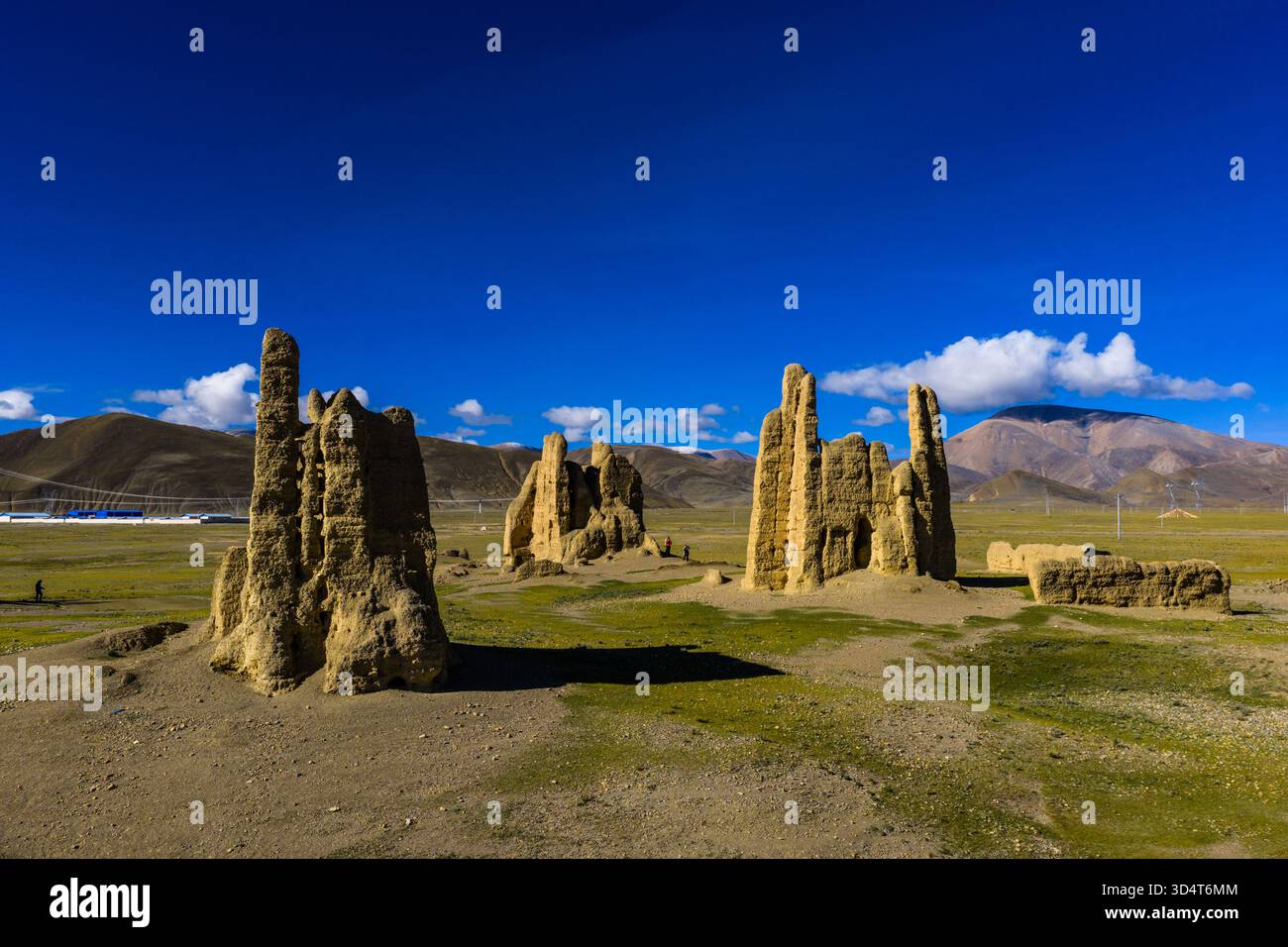 SHIGATSE, CHINA - SEPTEMBER 25, 2025 - Ruins of the ancient castle in ...