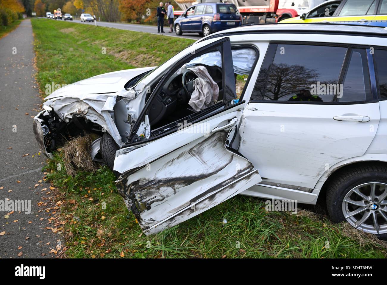 Mockrehna - Unfall mit zwei Verletzten auf der B87: BMW prallt seitlich ...