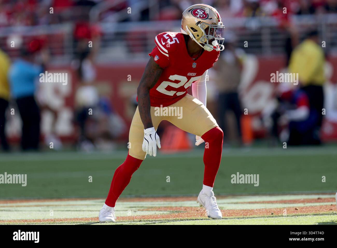 San Francisco 49ers safety Jason Pinnock (25) looks into the backfield ...