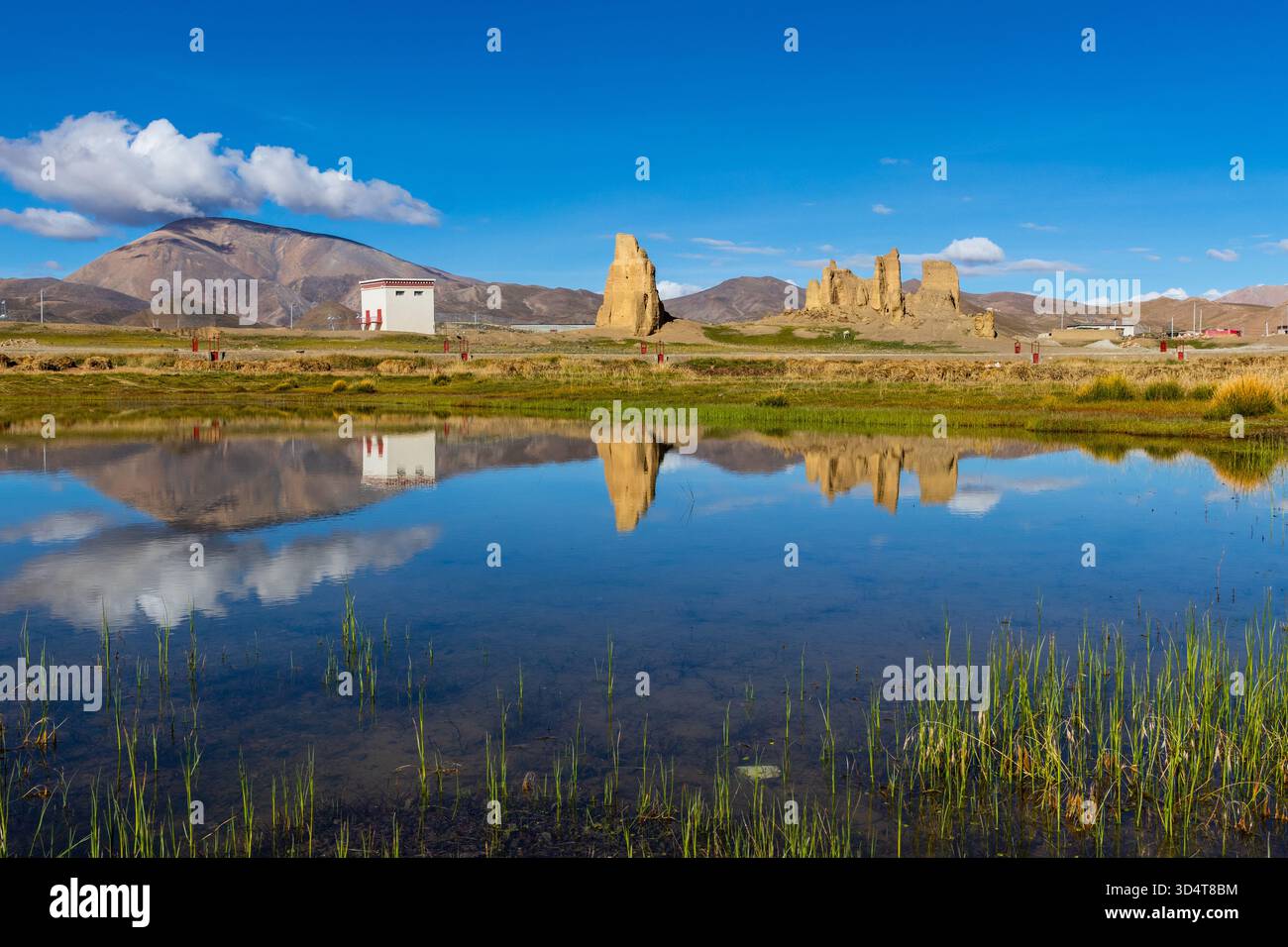 SHIGATSE, CHINA - SEPTEMBER 25, 2025 - Ruins of the ancient castle in ...