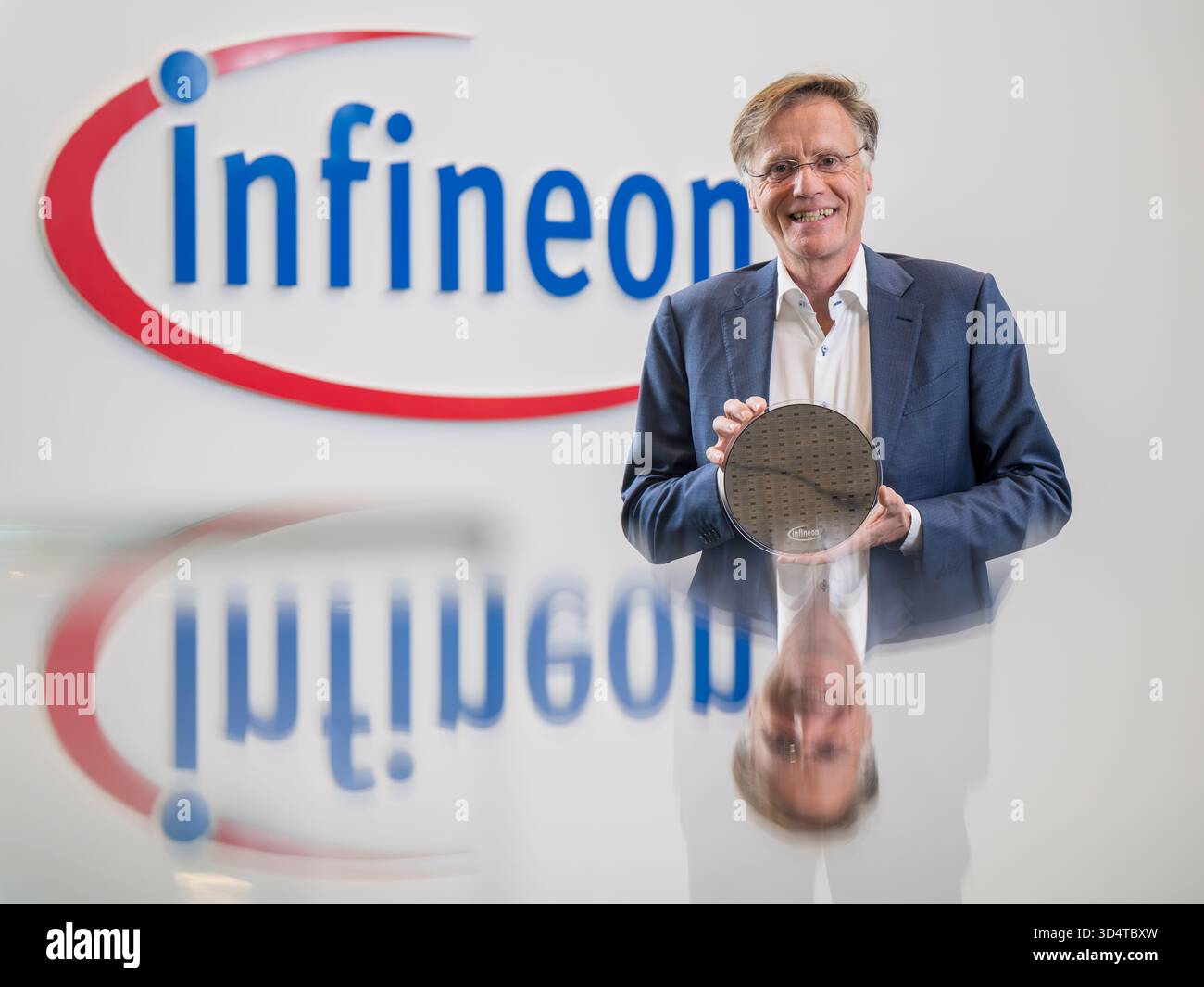12 November 2025, Bavaria, Neubiberg: Jochen Hanebeck, CEO of Infineon ...