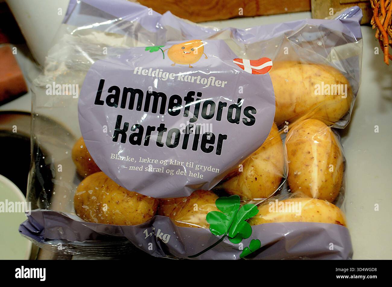 kASTRUP/Copenhagen/ Denmark/12 november 2025/Heldige potatoes home grow ...