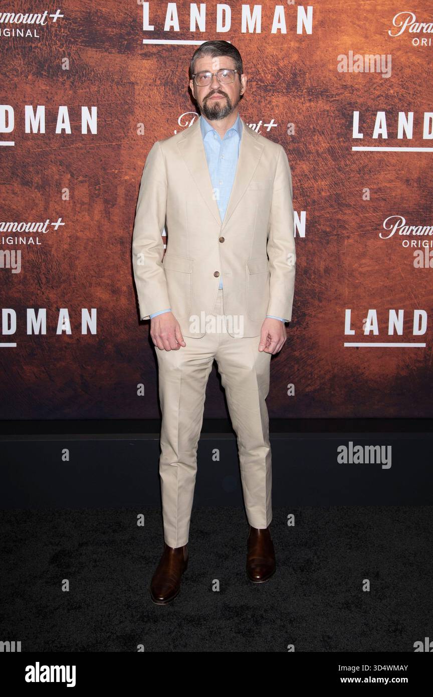 Jason Hoch bei der Premiere der 2. Staffel der Paramount+ Serie ...