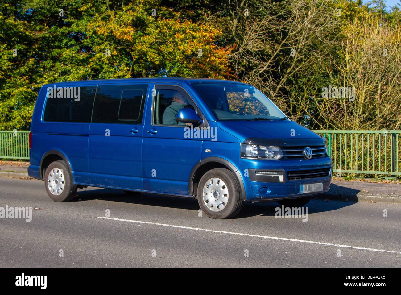 Car transporter blue icon hi-res stock photography and images - Alamy