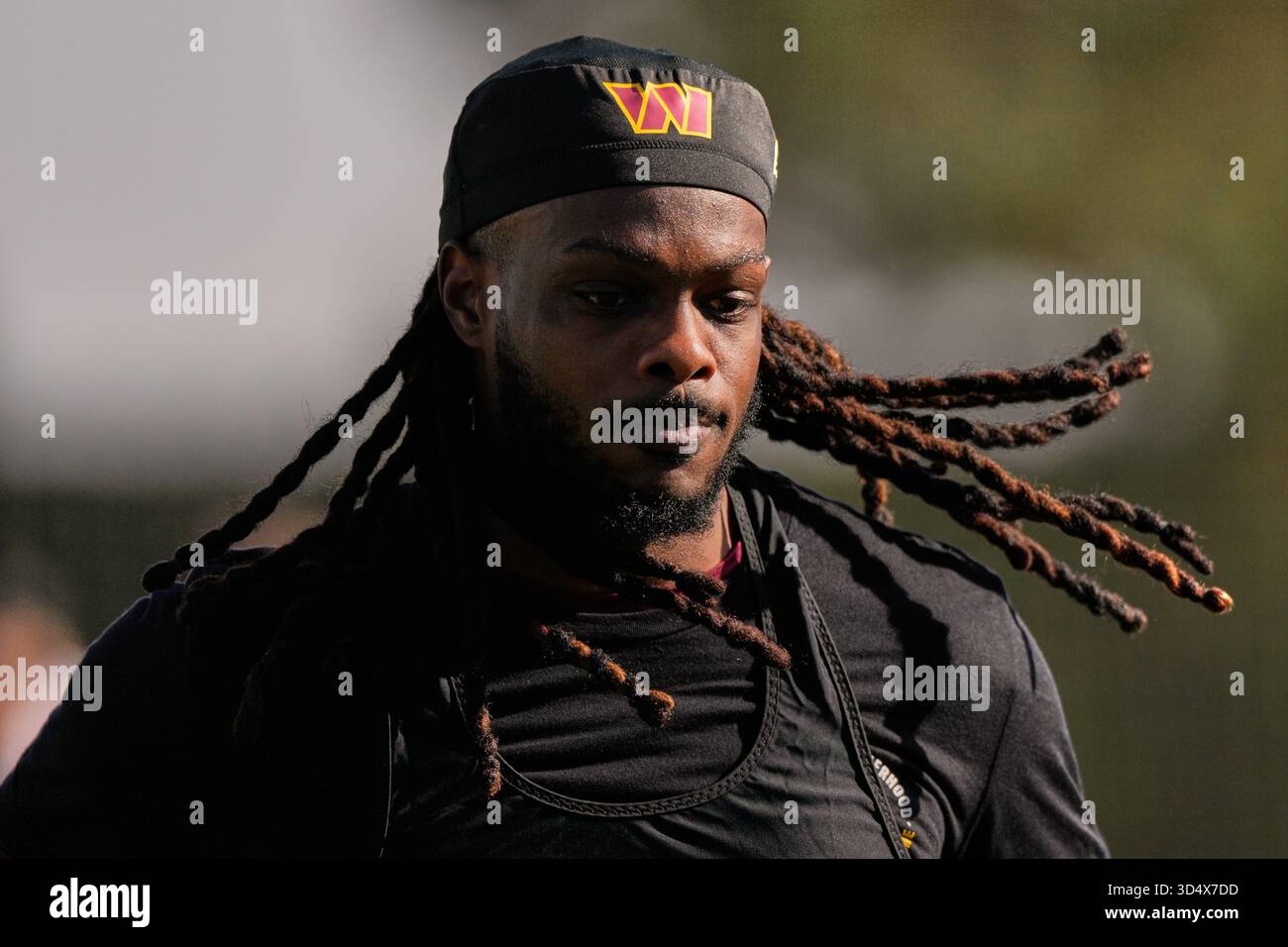 Washington Commanders wide receiver Noah Brown (85) warms up during a ...