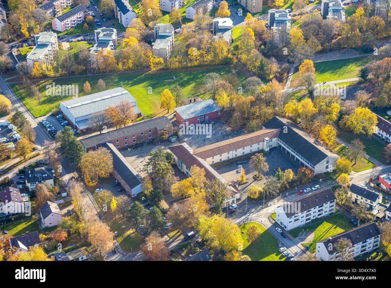 Luftbild, Schule Rahel-Varnhagen-Kolleg und Grundschule Emst ...