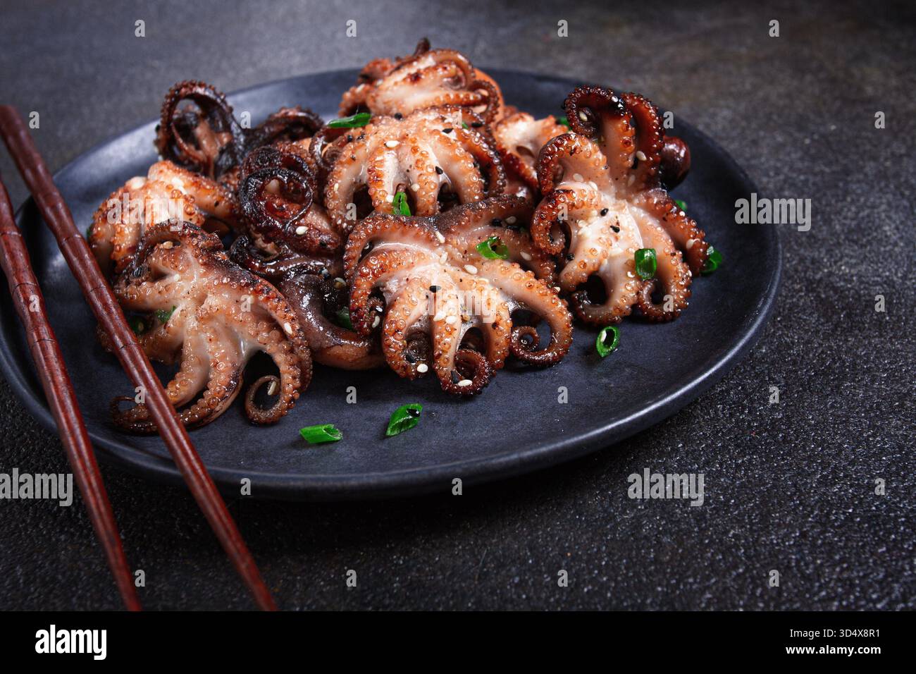 Octopus having dinner hi-res stock photography and images - Alamy