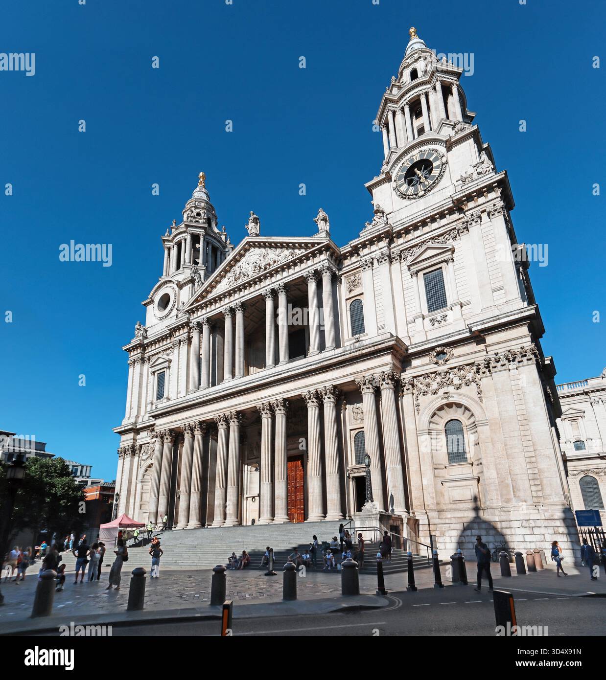 London, United Kingdom - August 10, 2022: Front view of St Paul?s ...