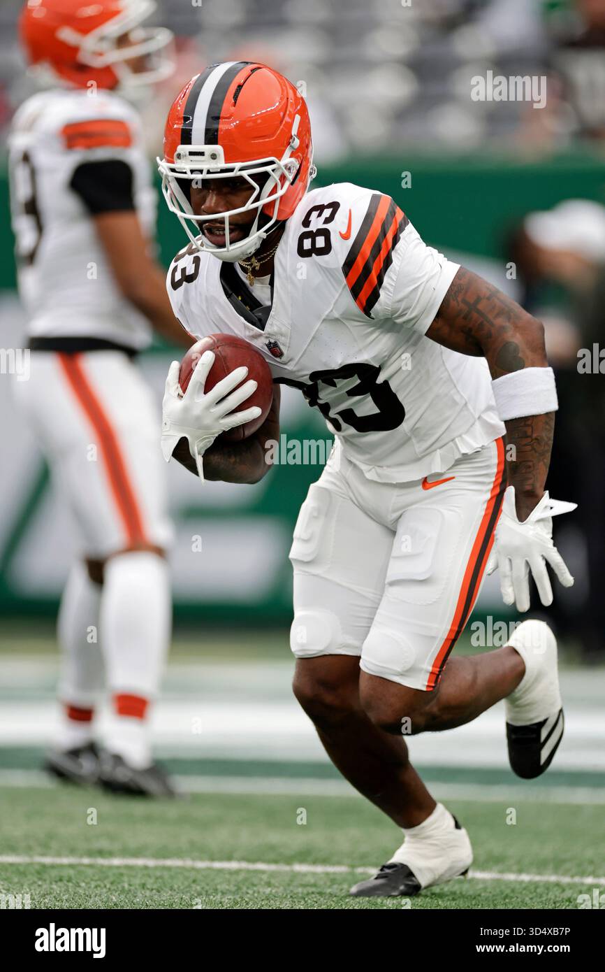 Cleveland Browns wide receiver Malachi Corley (83) warms up before an ...