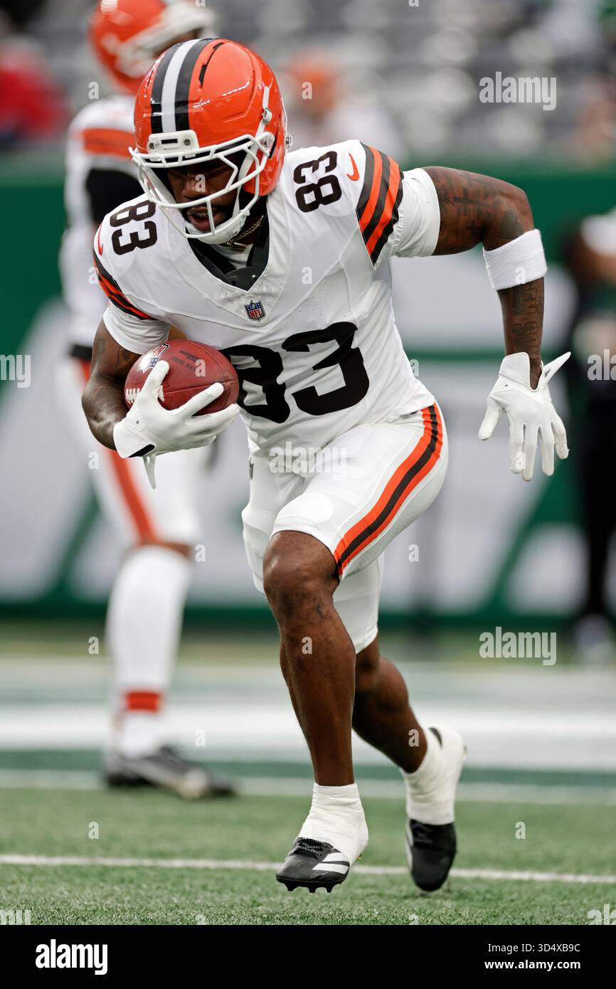 Cleveland Browns wide receiver Malachi Corley (83) warms up before an ...
