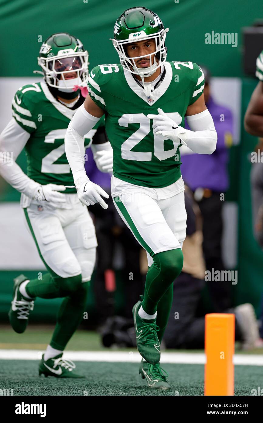 New York Jets safety Isaiah Oliver (26) warms up before an NFL football ...