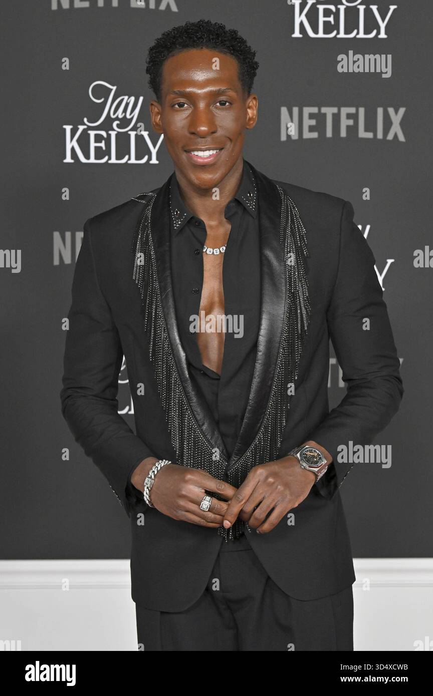 Joshua Uduma bei der Premiere des Netflix-Films Jay Kelly im Egyptian ...