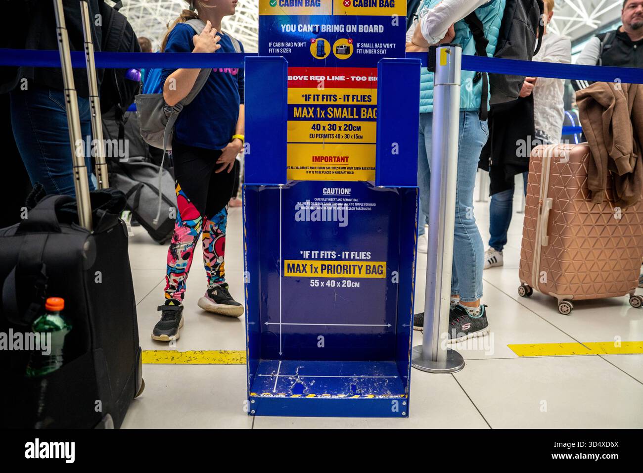 Ryanair, Handgepäckkontrolle, Gepäckprüfung, Koffergröße ...