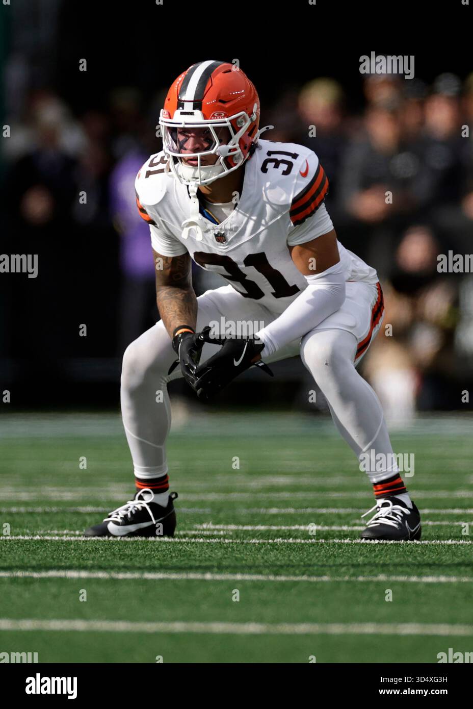 Cleveland Browns safety Donovan McMillon (31) defends during an NFL ...