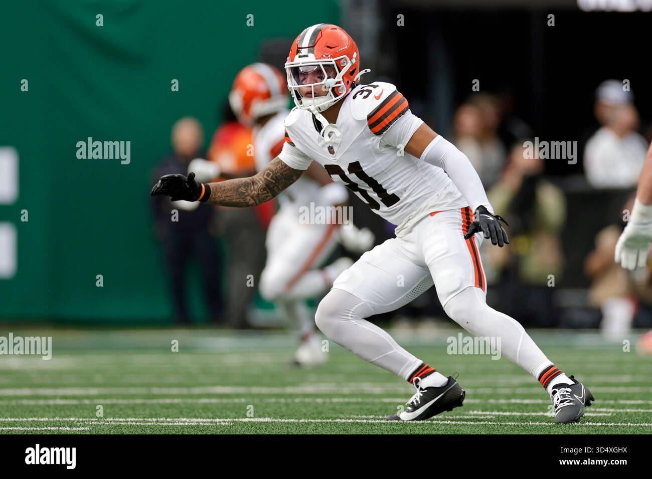 Cleveland Browns safety Donovan McMillon (31) defends during an NFL ...