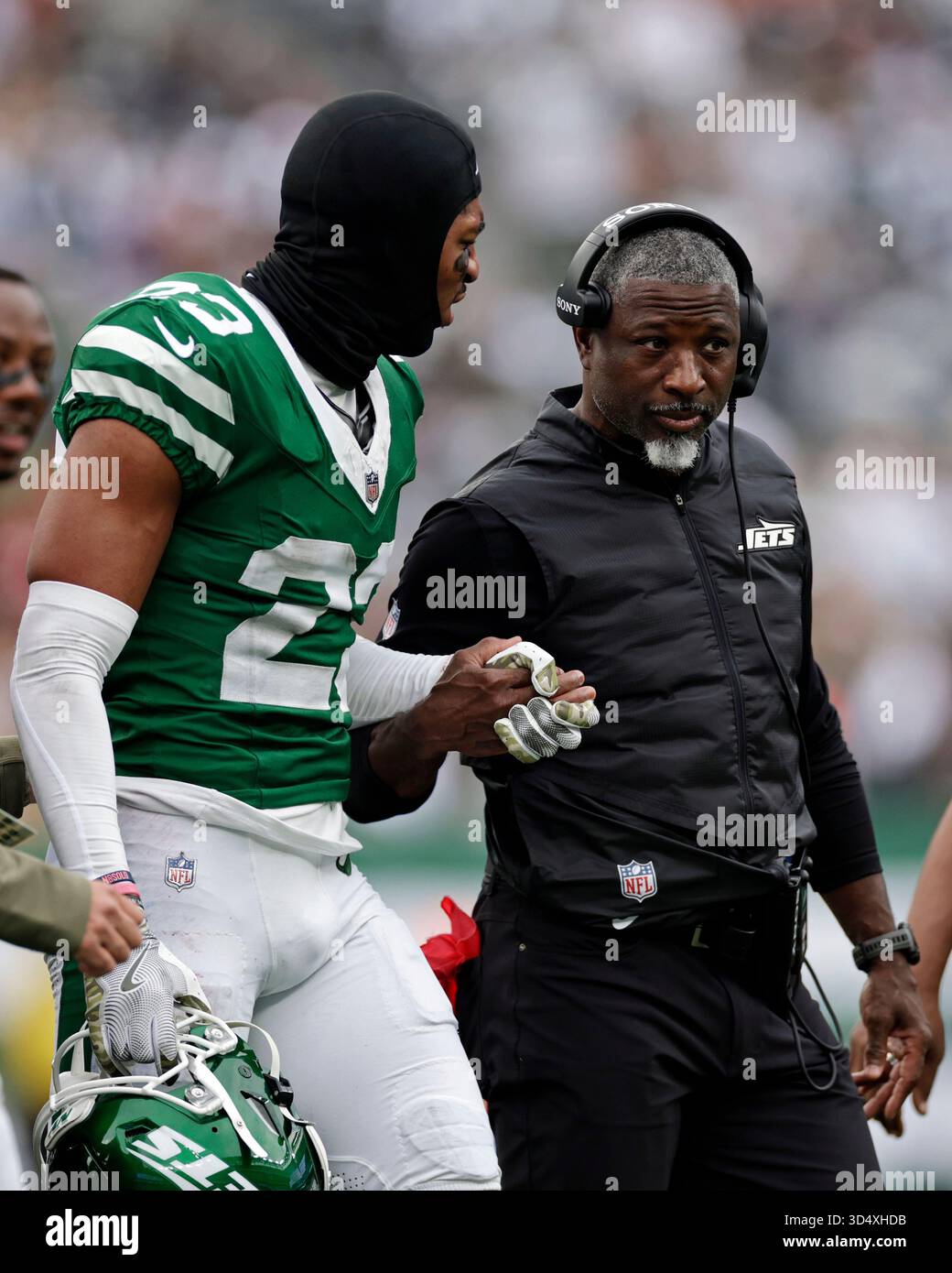 New York Jets head coach Aaron Glenn with cornerback Azareye'h Thomas ...