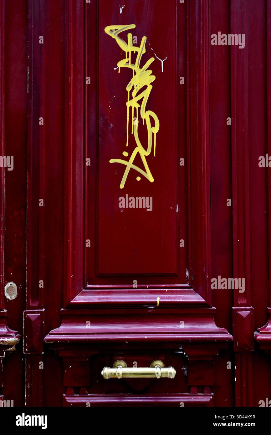 Vector apartment building icon hi-res stock photography and images - Alamy