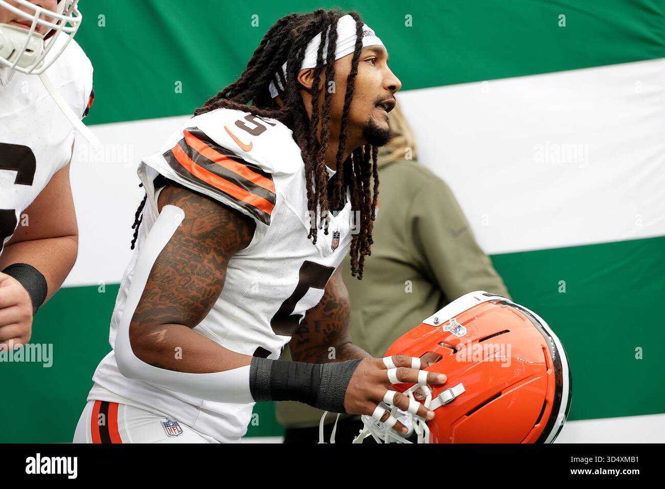 Cleveland Browns safety Rayshawn Jenkins (5) takes the field during an ...