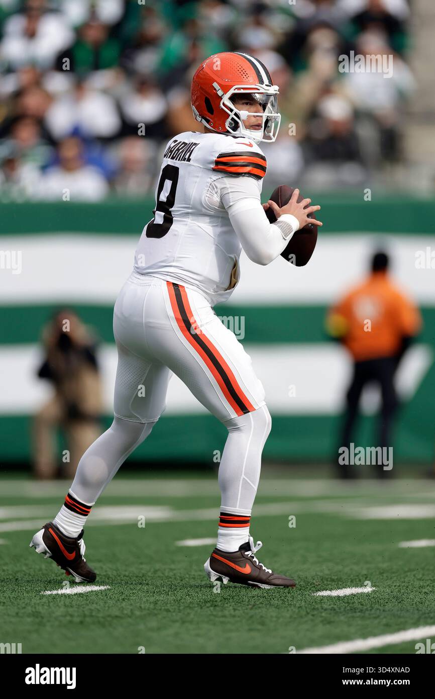 Cleveland Browns quarterback Dillon Gabriel (8) looks to pass during an ...