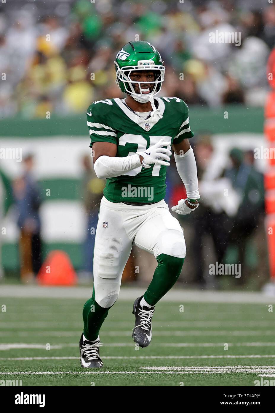 New York Jets cornerback Qwan'tez Stiggers (37) defends during an NFL ...
