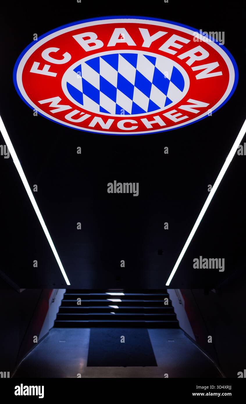 Bayern munich 2025 bundesliga trophy hi-res stock photography and ...