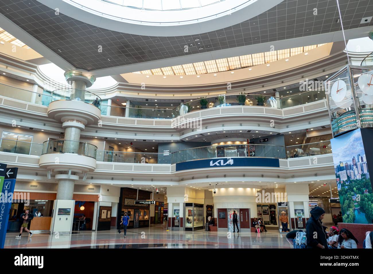 Large interior concourse, Hartsfield-Jackson Atlanta International ...