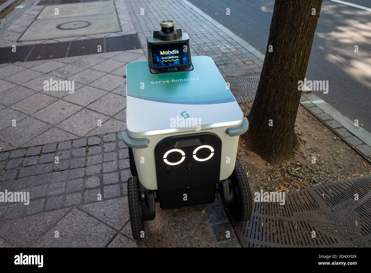 Serve Robotics autonomous delivery robot on the streets of downtown ...